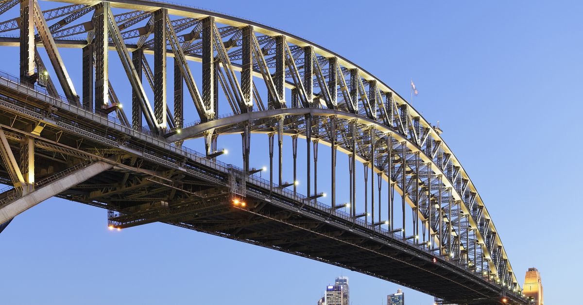 Man charged after alleged cleaver-wielding drive on Sydney Harbour Bridge