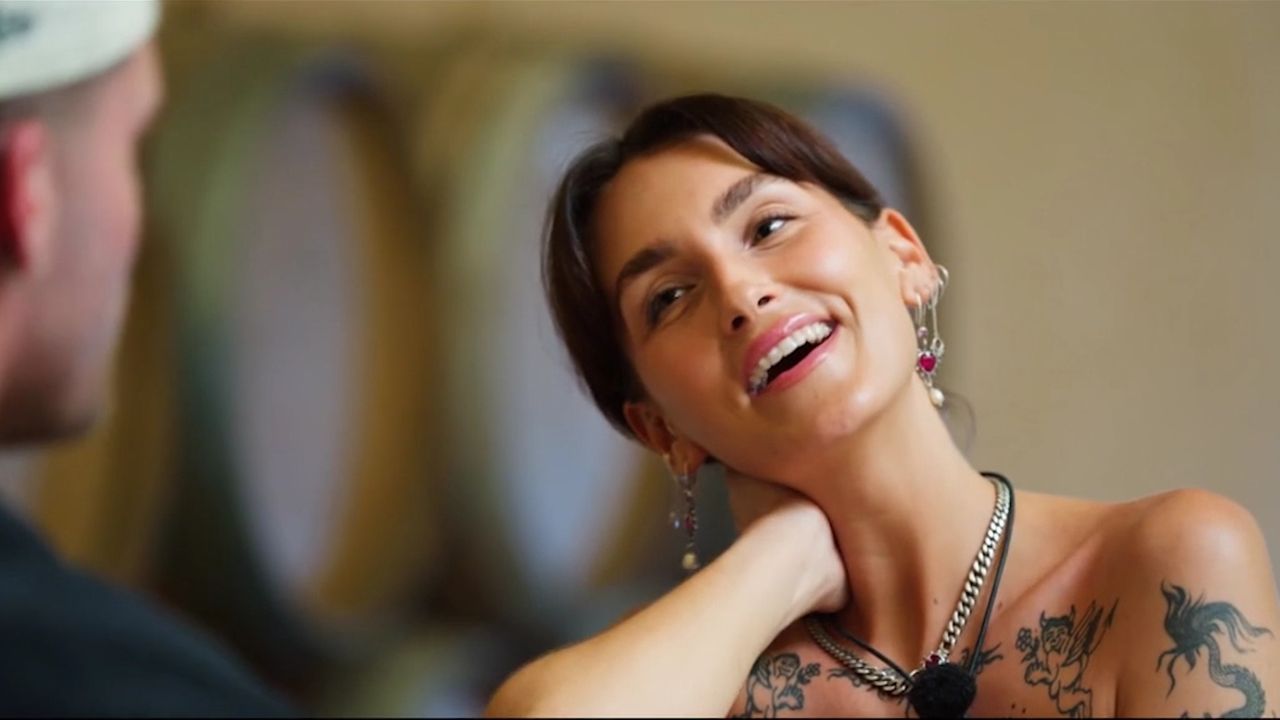 Watch Love Island Australia - Season 6 - Em makes a confession to ...