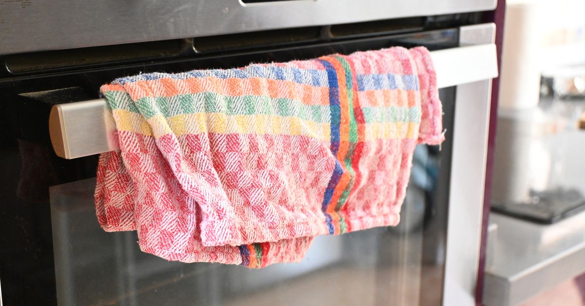 Cleaning tips: The gross mistake you're making with tea towels is ...