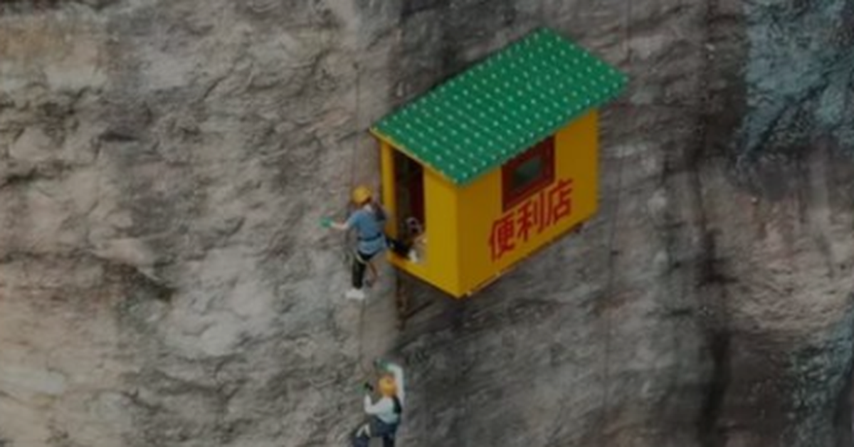 China's 'most inconvenient convenience store' hangs off the side of a ...