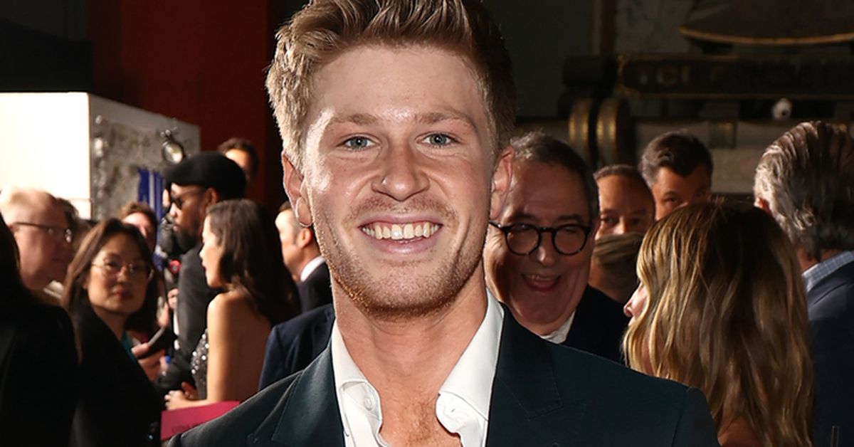 Robert Irwin gushes over Jonathan Bailey after he takes out the title ...