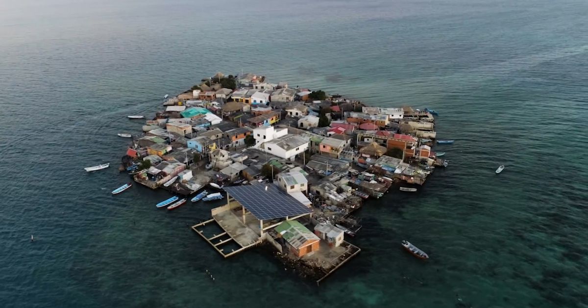 Life on the world's most crowded island - 9Travel