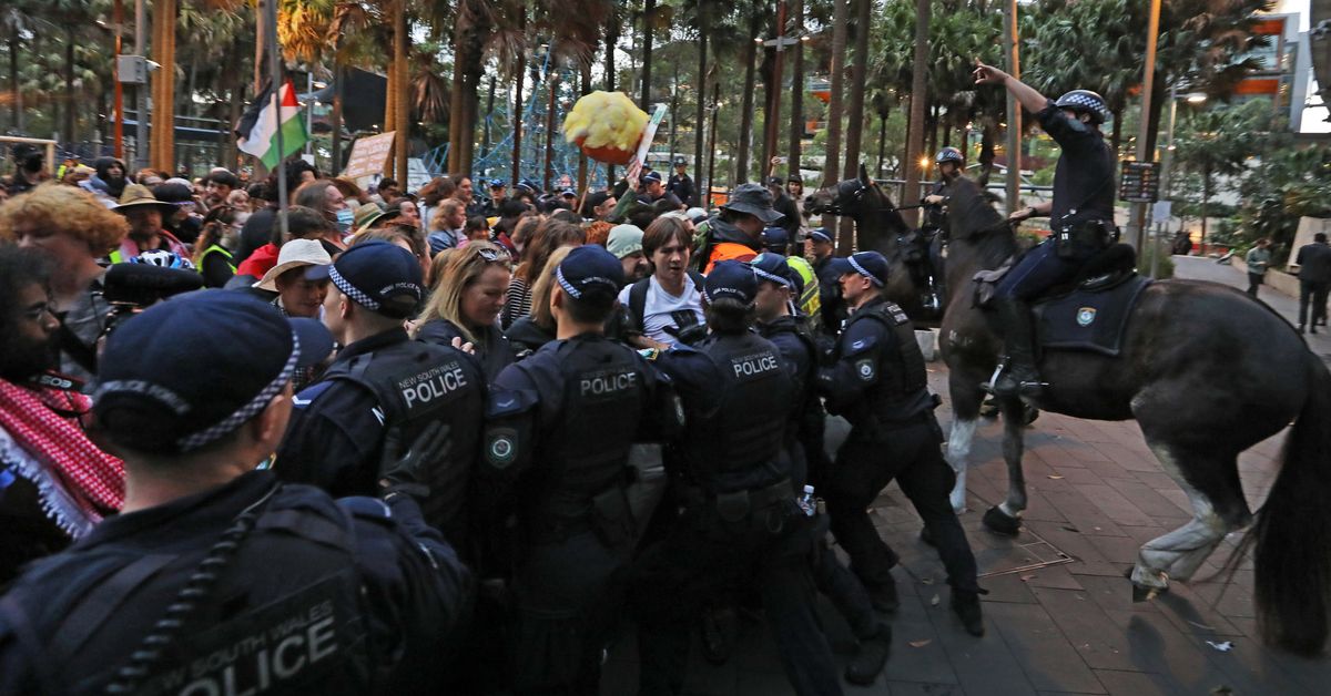 Arms expo protests expected to continue after 12 charged in Sydney