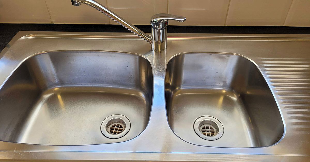 How to deep clean a kitchen sink: Polishing, drain, plughole - 9Honey