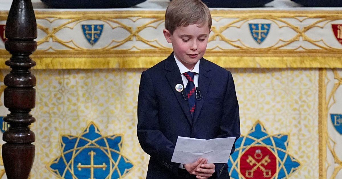 VE Day 80th anniversary: Little boy steals spotlight from the royals ...