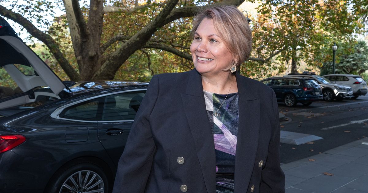 Dorinda Cox quits Greens to join Labor in shock Senate defection