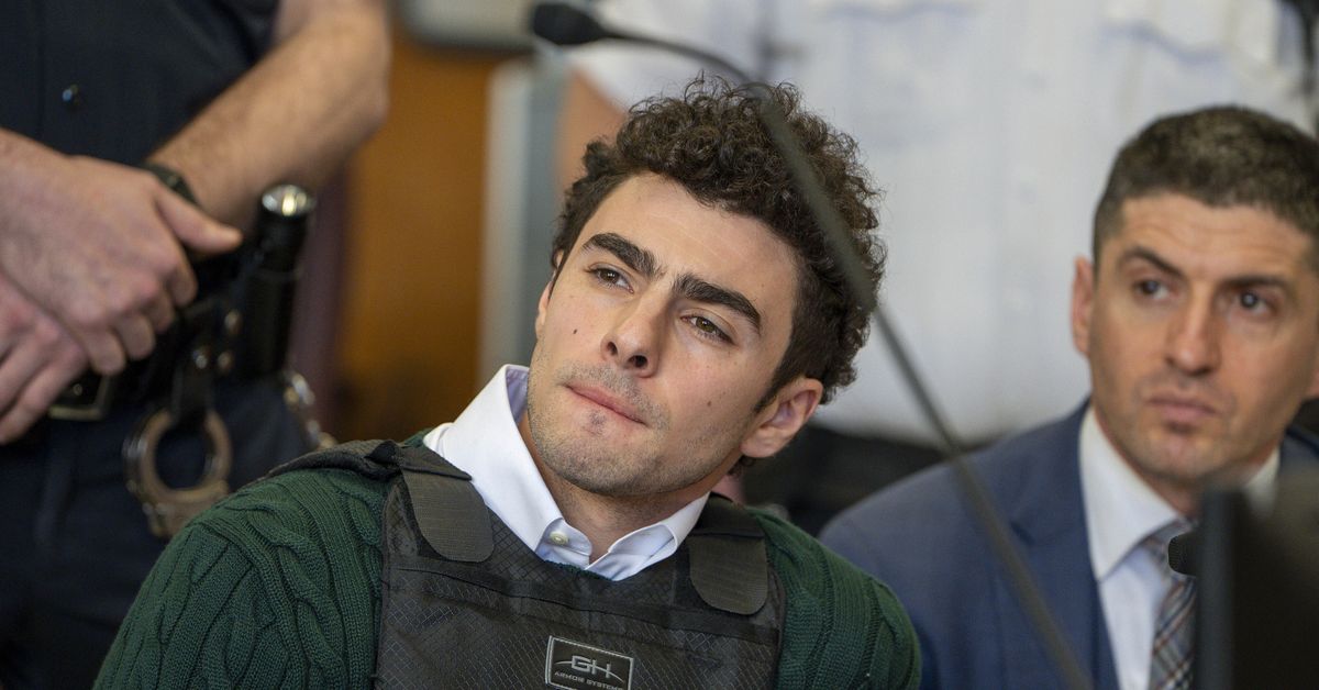 Luigi Mangione: Alleged UnitedHealthcare CEO shooter draws crowd for ...