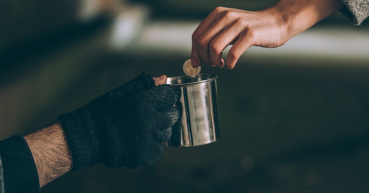 Plastic cup scam warning for Aussies headed to Paris