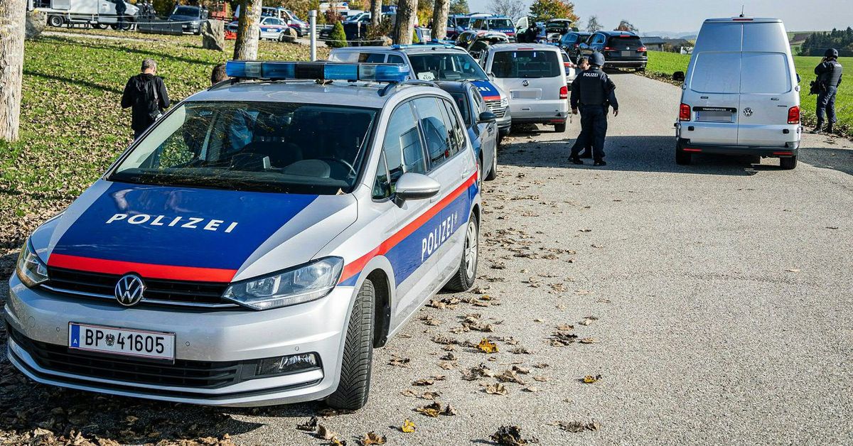 Austrian mayor Franz Hofer shot dead with suspect on the run, police say