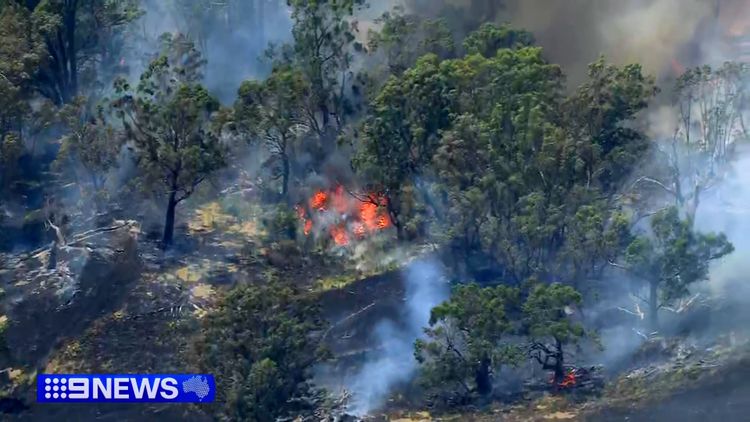 Victorian bushfires: Fresh evacuation orders as two blazes burn ahead ...