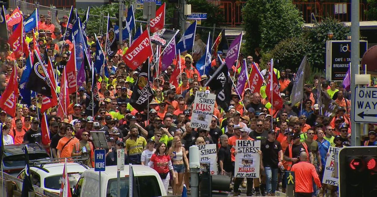 Construction protest Brisbane: Tradies march to protest suspension of ...