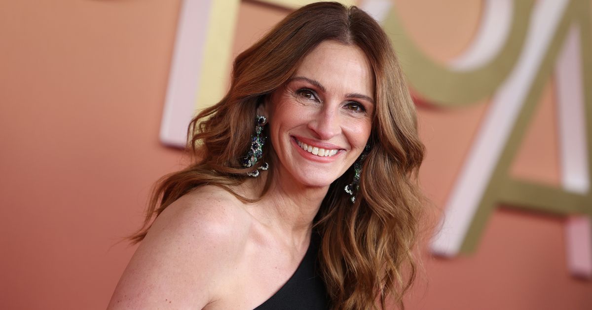 Julia Roberts seen in rare family snap with all three kids posted by ...