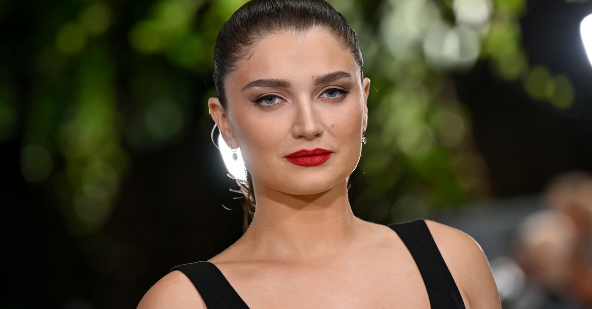 Eve Hewson: Everything to know about Bono's daughter Eve Hewson ...