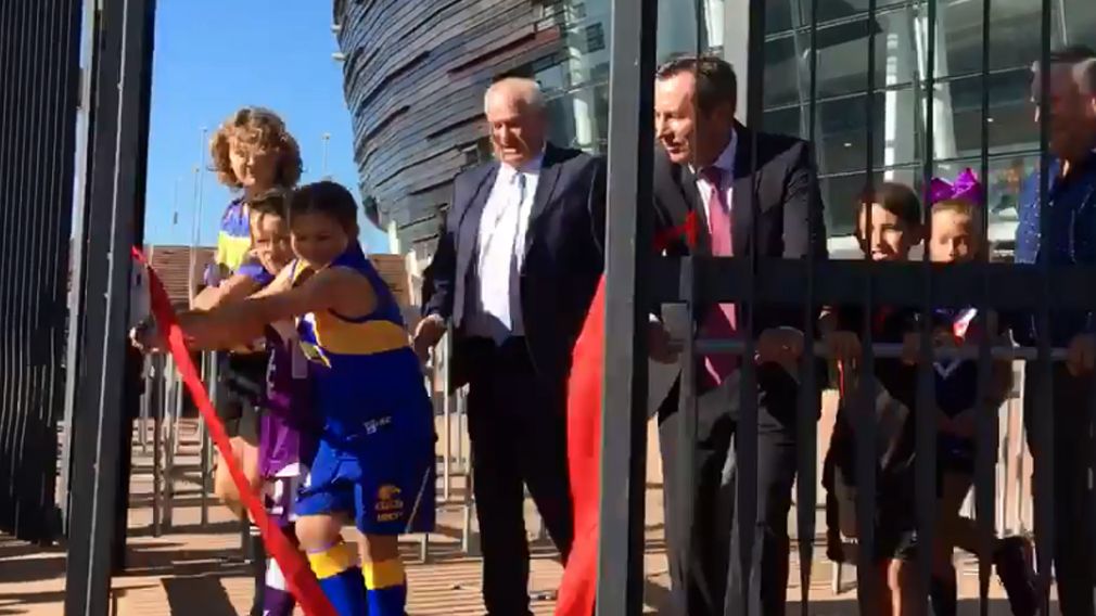 Gates open at Perth's new Optus Stadium - 9News