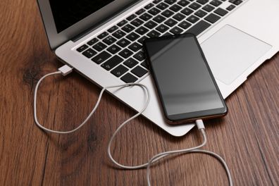 Travel tips: Forget a power bank, this is the most effective way to ...