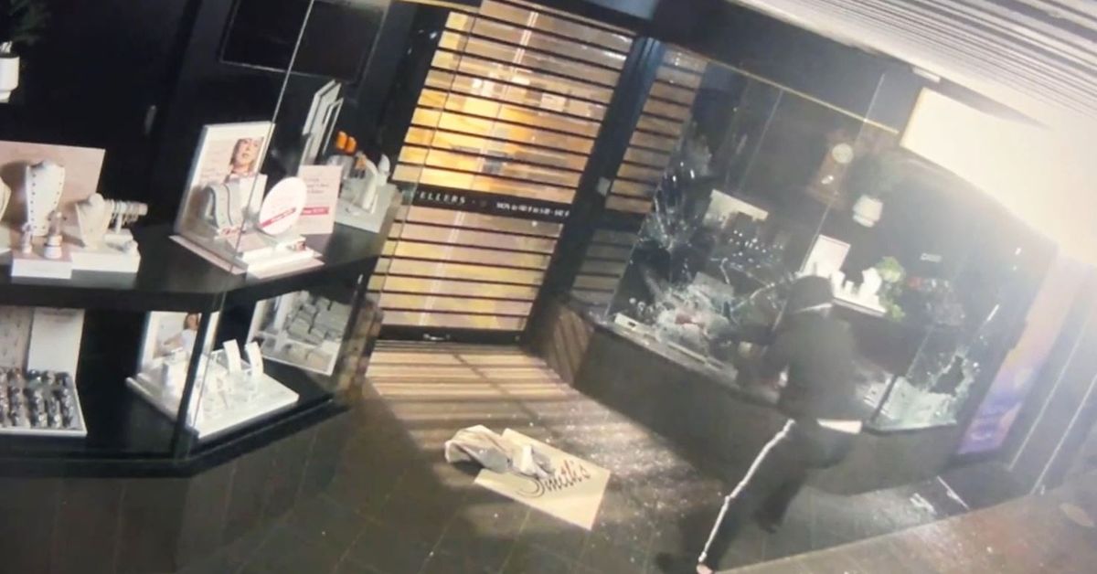 Portland: CCTV captures moment man uses axe to smash windows of ...