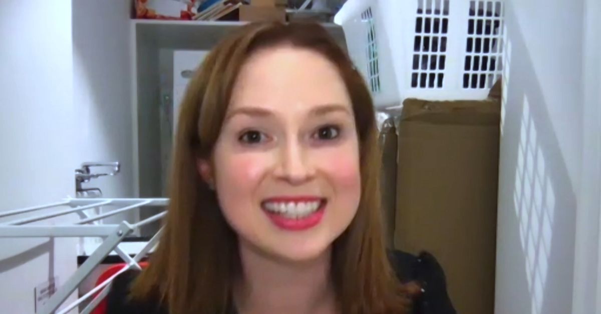Ellie Kemper impresses Ellen with hilarious British accent and teases ...