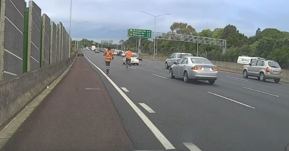 New Zealand news: Brave commuters stop runaway car on busy Auckland ...