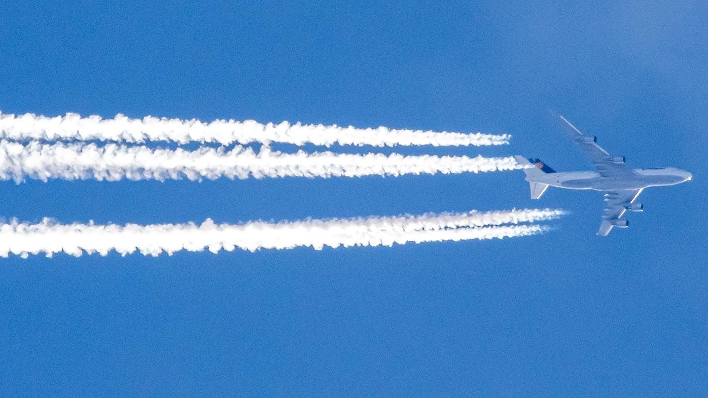 How changing aircraft altitude could cut flight's climate impact - 9Travel