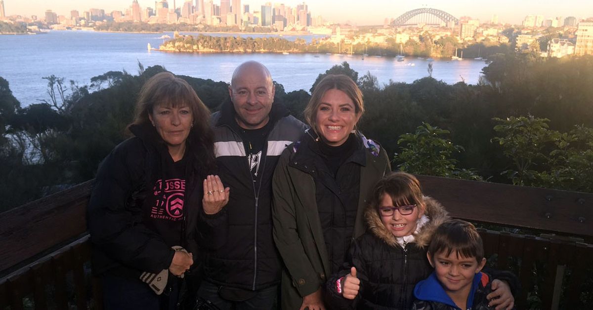 Couple gets engaged after 10 years during Today weather cross - 9Honey