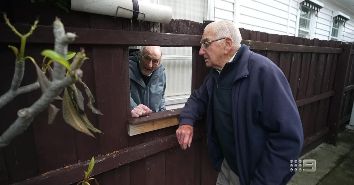 A Current Affair: The 100-year-old mates who catch up through a hole in ...