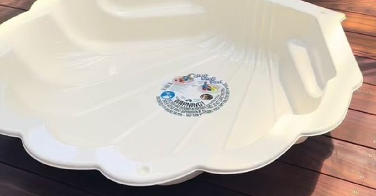 Bunnings' $14 clam shell sandpit and pool for kids in pastel coloues ...