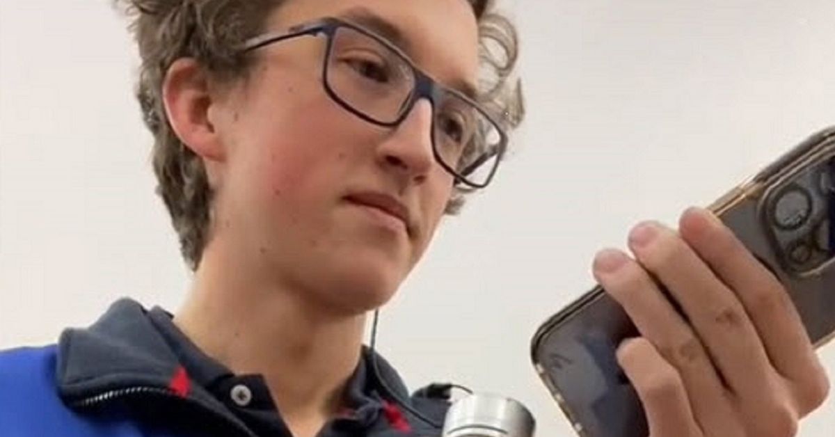 Sydney teen Kmart worker reprimanded over 'creative' customer service ...