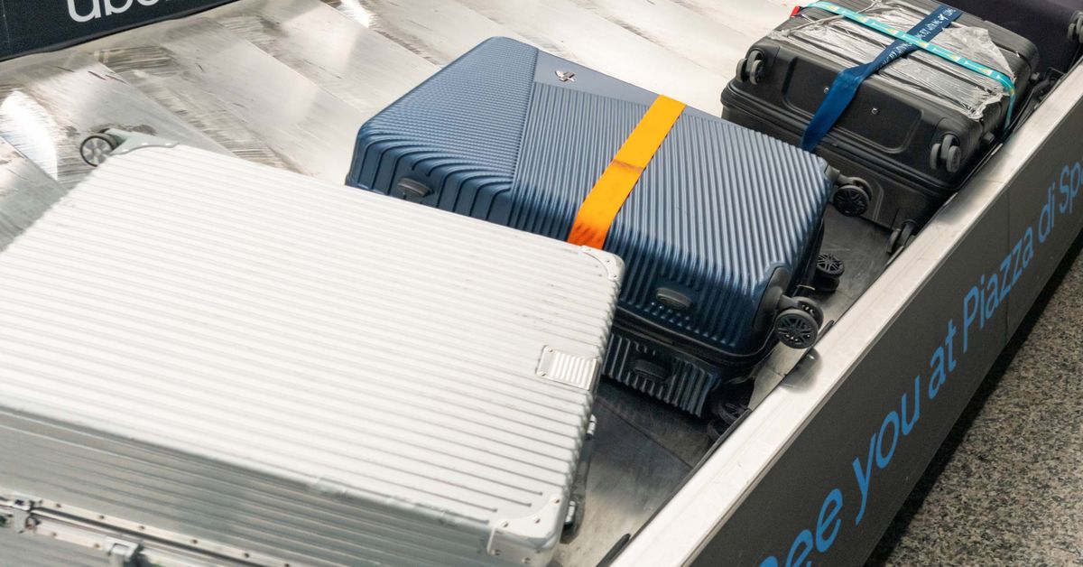 Luggage tips: This is the best suitcase colour to have, according to ...