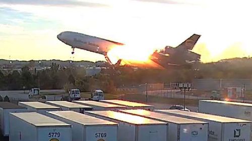 Frame-by-frame images of engine separating during deadly plane crash ...