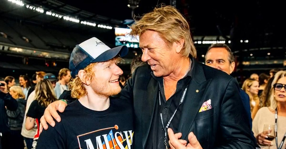 Ed Sheeran performs to record-breaking crowd at MCG