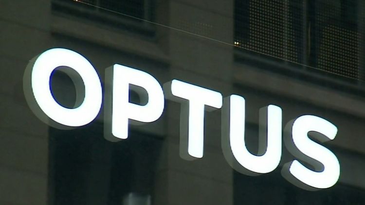 Almost 100,000 Optus customers hit by outage in Queensland